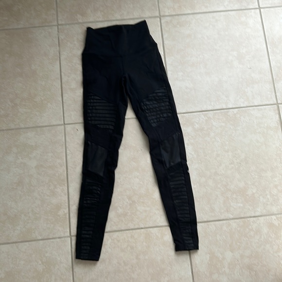 ALO Yoga | Pants & Jumpsuits | Alo Yoga Moto Leggings | Poshmark